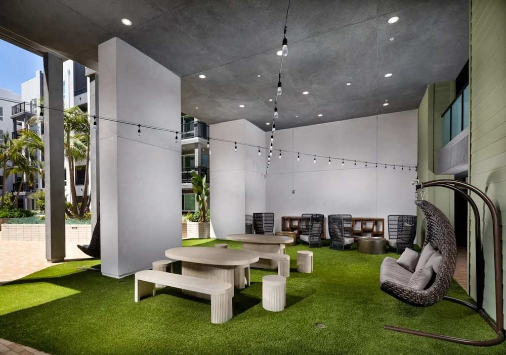 Elegant Escape 10 Min From Disneyland With Pool Gym - Irvine, CA