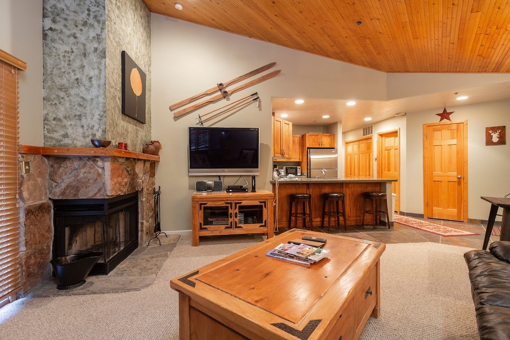 Courchevel At Deer Valley Resort - One Bedroom Condo With Hot Tub # C202 1 Condo - Park City, UT