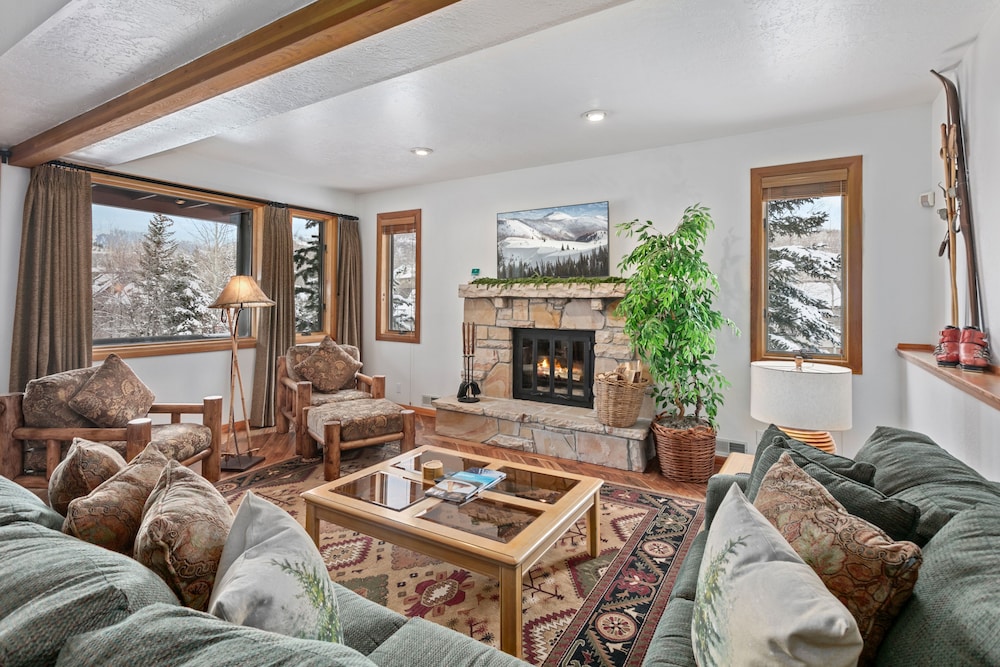 Queen Esther Drive Home At Deer Valley Resort - 4 Bedroom Home With Hot Tub #2436 4 Condo - Park City, UT