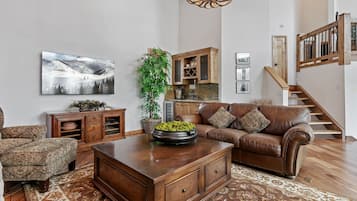 Apartamento em Condomínio Fechado, 4 quartos | Sala de estar | Smart TV