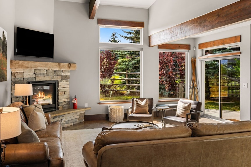 Upscale Alpine Home | Hot Tub, Deck + 15min Resort - Big Sky, MT