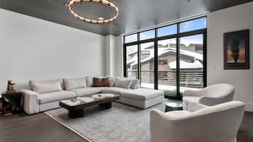 Apartamento em Condomínio Fechado, 3 quartos | Sala de estar | Smart TV