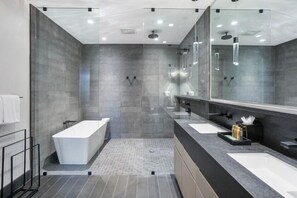 Apartamento em Condomínio Fechado, 3 quartos | Casa de banho | Toalhas fornecidas, champô 