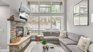 Apartamento em Condomínio Fechado, 3 quartos | Sala de estar | Smart TV