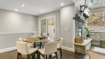 Apartamento em Condomínio Fechado, 3 quartos | Restaurantes