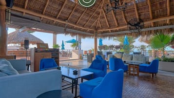 Condo, 1 cama King, banheira de imersão, vista para o oceano (Residences by Pinnacle 207) | Terraço/pátio