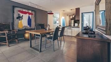 Apartamento em Condomínio Fechado, várias camas, terraço, vista para o oceano (La Palapa 106) | 2 quartos, com decoração personalizada, com mobília individualizada