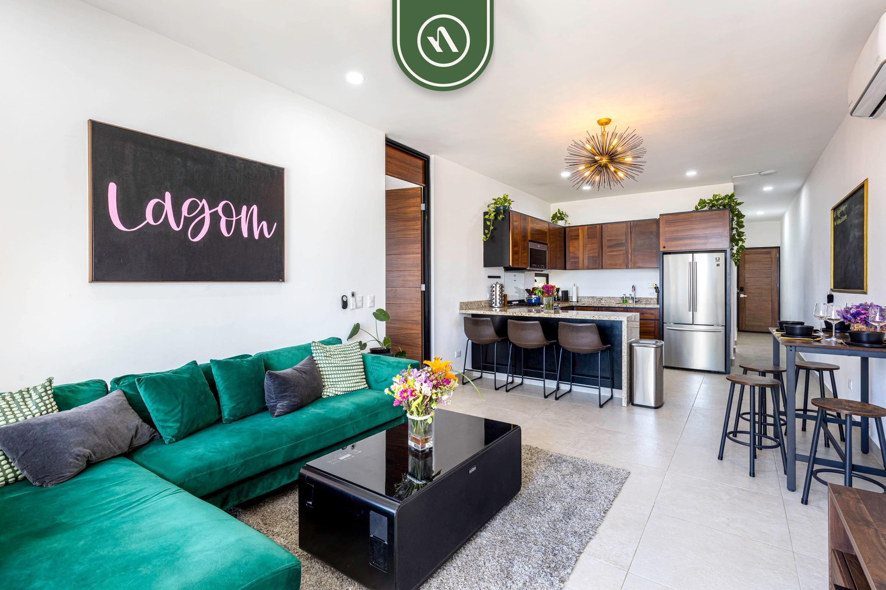 Apartamento, várias camas, sacada, vista para o oceano (HD3-202) | Área de estar | TV de tela plana 42 polegadas com canais digitais