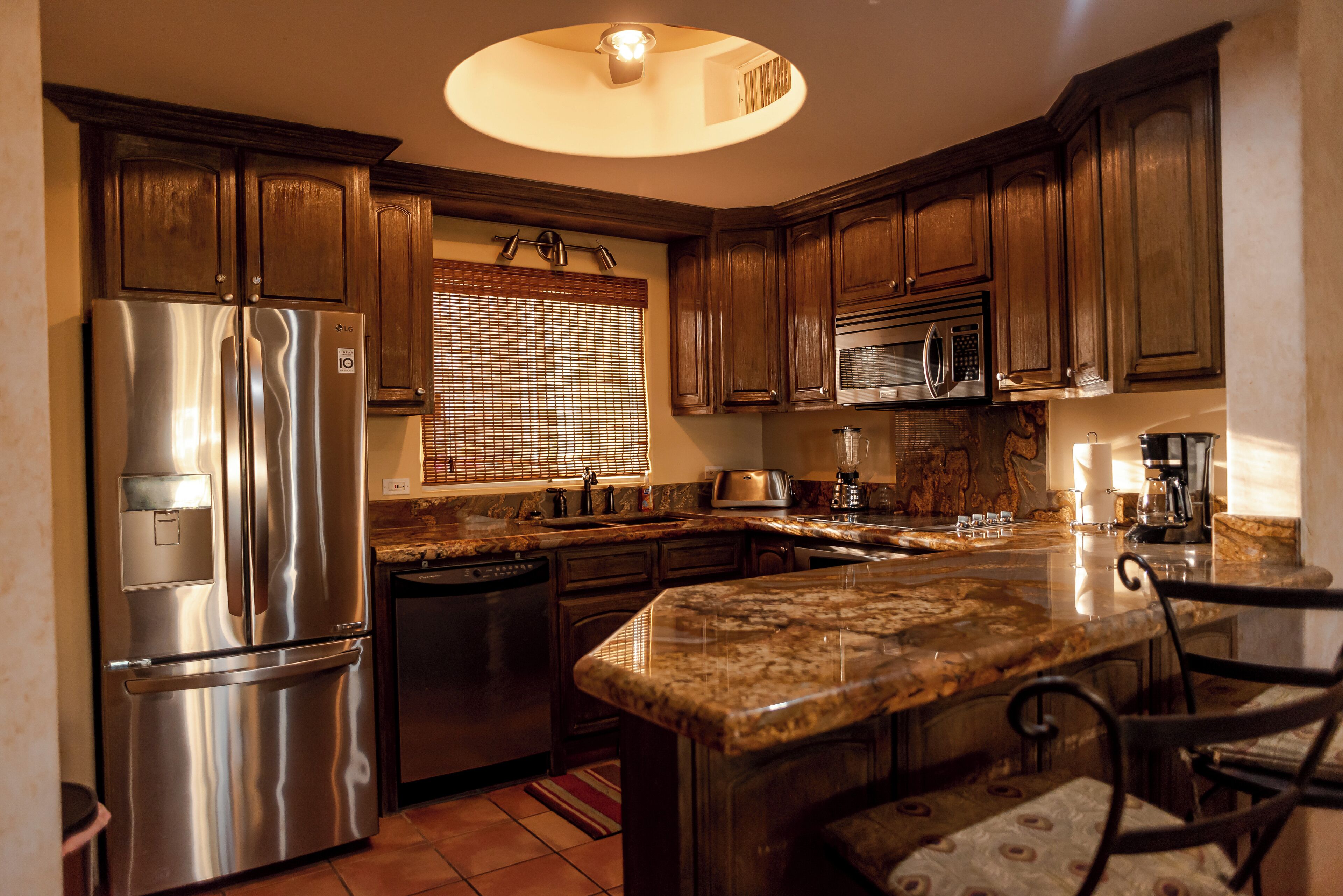 Cafeteira/chaleira, mesas de jantar