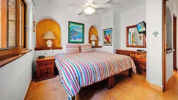 Apartamento em Condomínio Fechado, 1 cama king-size, acesso à piscina (306-Plaza Mar) | 1 quarto, com decoração personalizada, com mobília individualizada