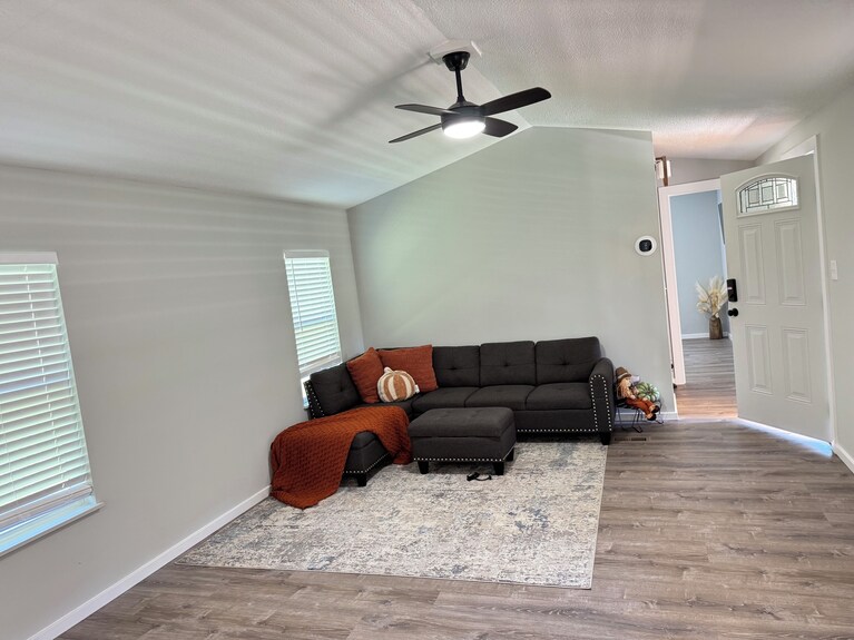 Nancy James\ncharming 2-bedroom Retreat With A Charming Porch In Candler - Sierra Nevada