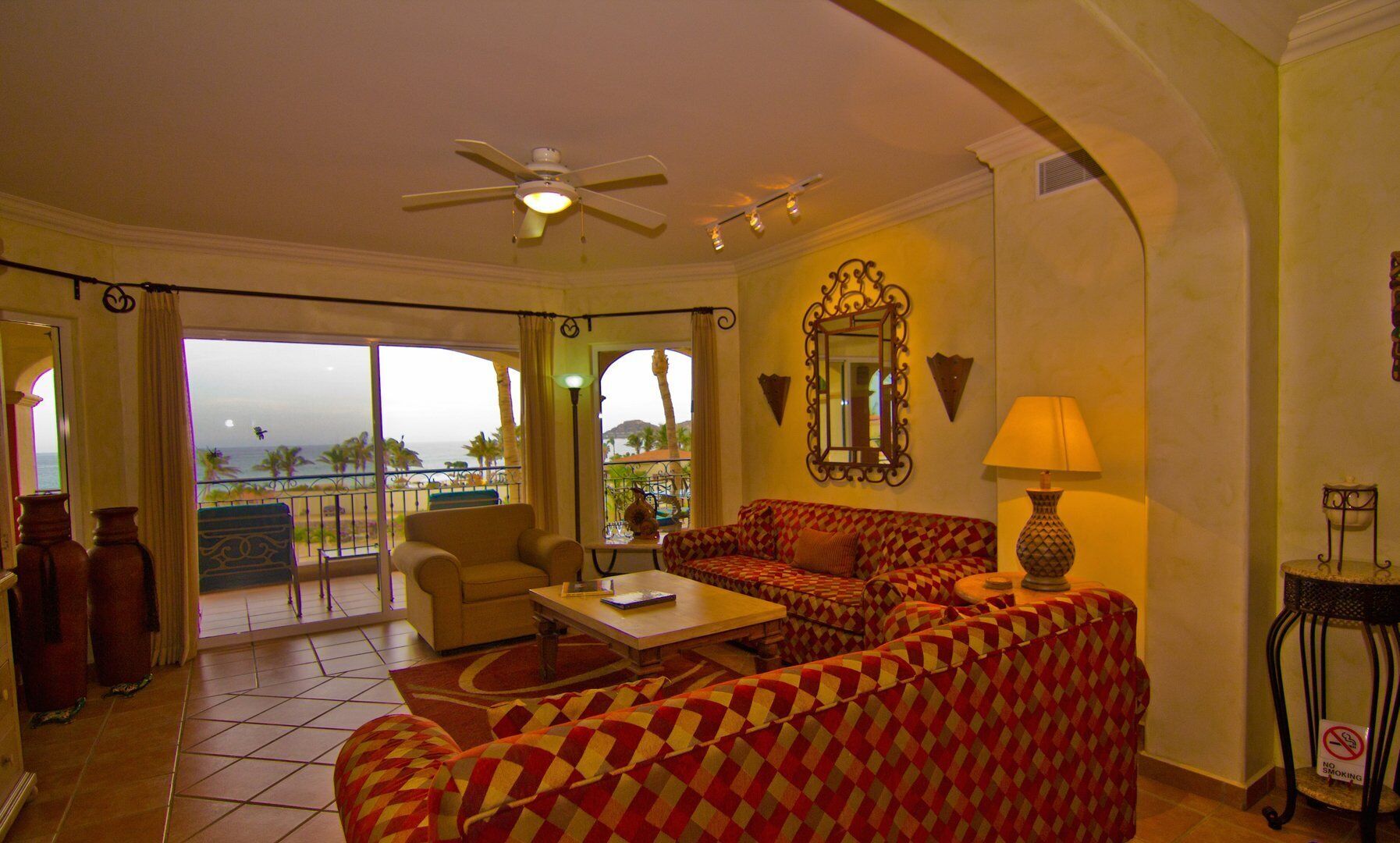 Apartamento, várias camas, sacada, vista para o oceano (Las Mañanitas LM E3303) | Área de estar | TV de tela plana 42 polegadas com canais digitais