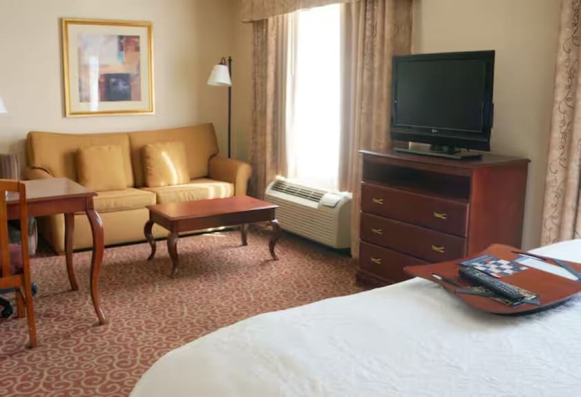 Grand Canyon Kingman Stay W/ Indoor Pool Access & Close To Downtown - 金曼