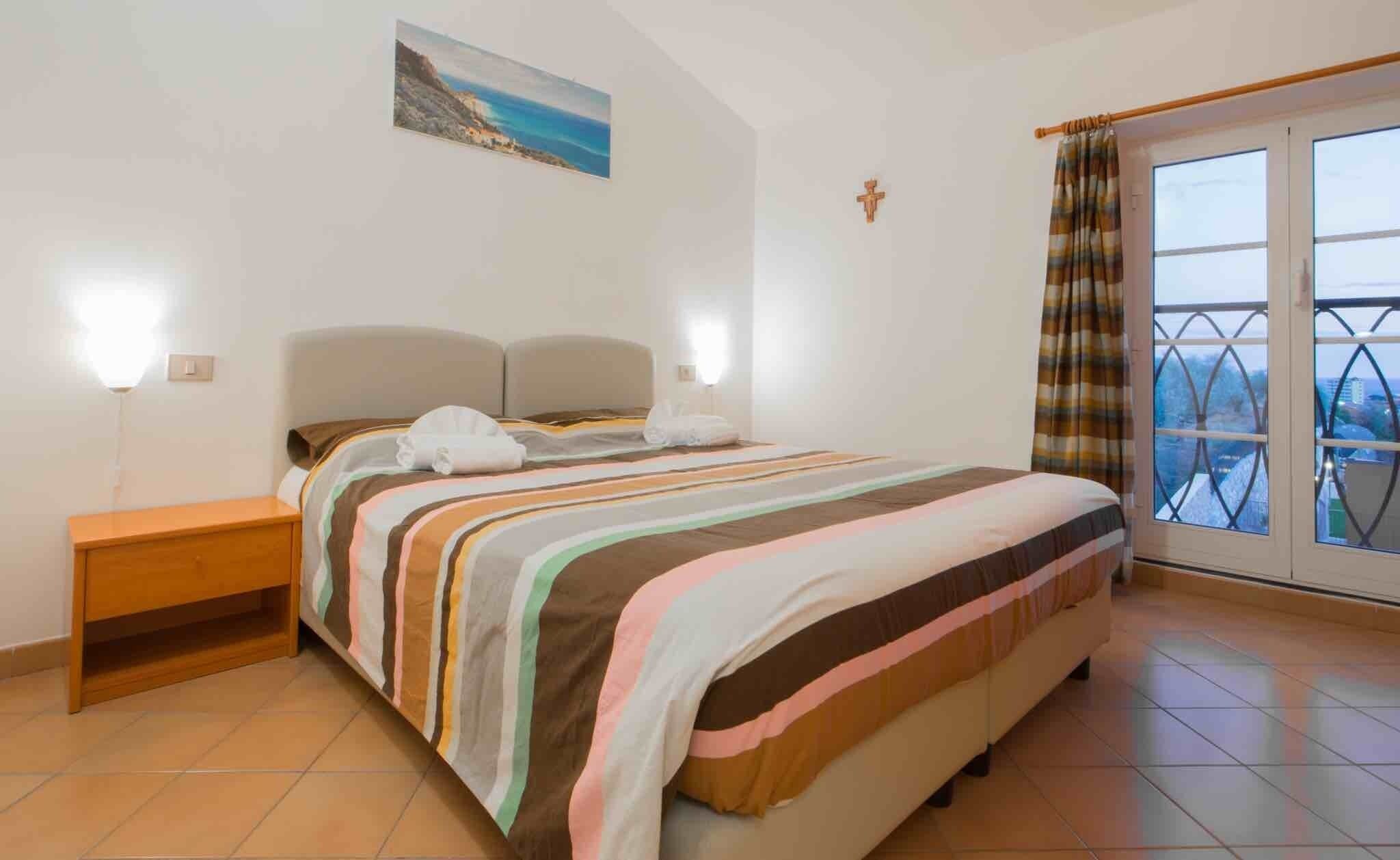 Appartamento in villa con piscina e terrazza panoramica | Cortinas/cortinados opacos, ferro/tábua de engomar 