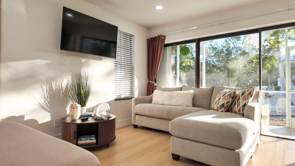 New ! Lagoon-front Townhouse With Marina! Day Dreams Key Largo. - Key Largo