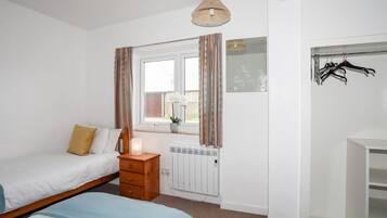 2 quartos, com decoração personalizada, com mobília individualizada