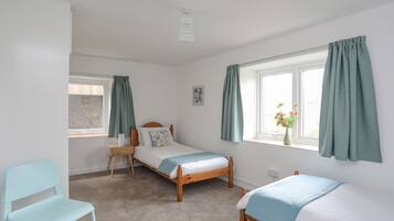 3 quartos, com decoração personalizada, com mobília individualizada