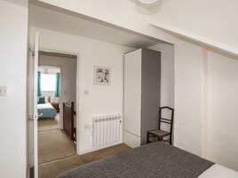 2 quartos, individualmente decorados, individualmente mobiliados