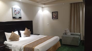 Apartamento standard, vista para a cidade | Cortinas blackout, quartos à prova de som, ferros/tábuas de passar roupa