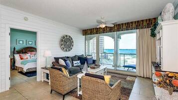 Apartamento em Condomínio Fechado, várias camas (Portofino Island Resort 3-706) | 2 quartos