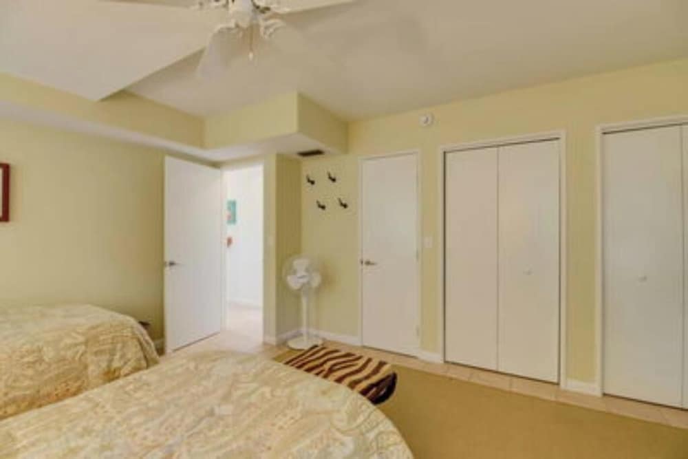 Gorgeous 4 Bedroom 3 Bath Open Water Pool Home with great boating ...