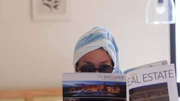 Apartamento, várias camas, varanda, Vista para a cidade (Ocean's Point by Baja Toms) | 2 quartos, com decoração personalizada, com mobília individualizada