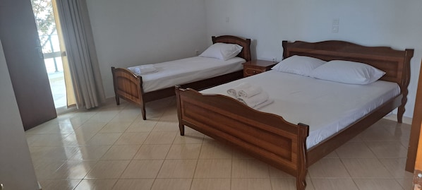Quarto Económico, varanda, vista para o jardim | Ferro/tábua de engomar, Wi-fi grátis