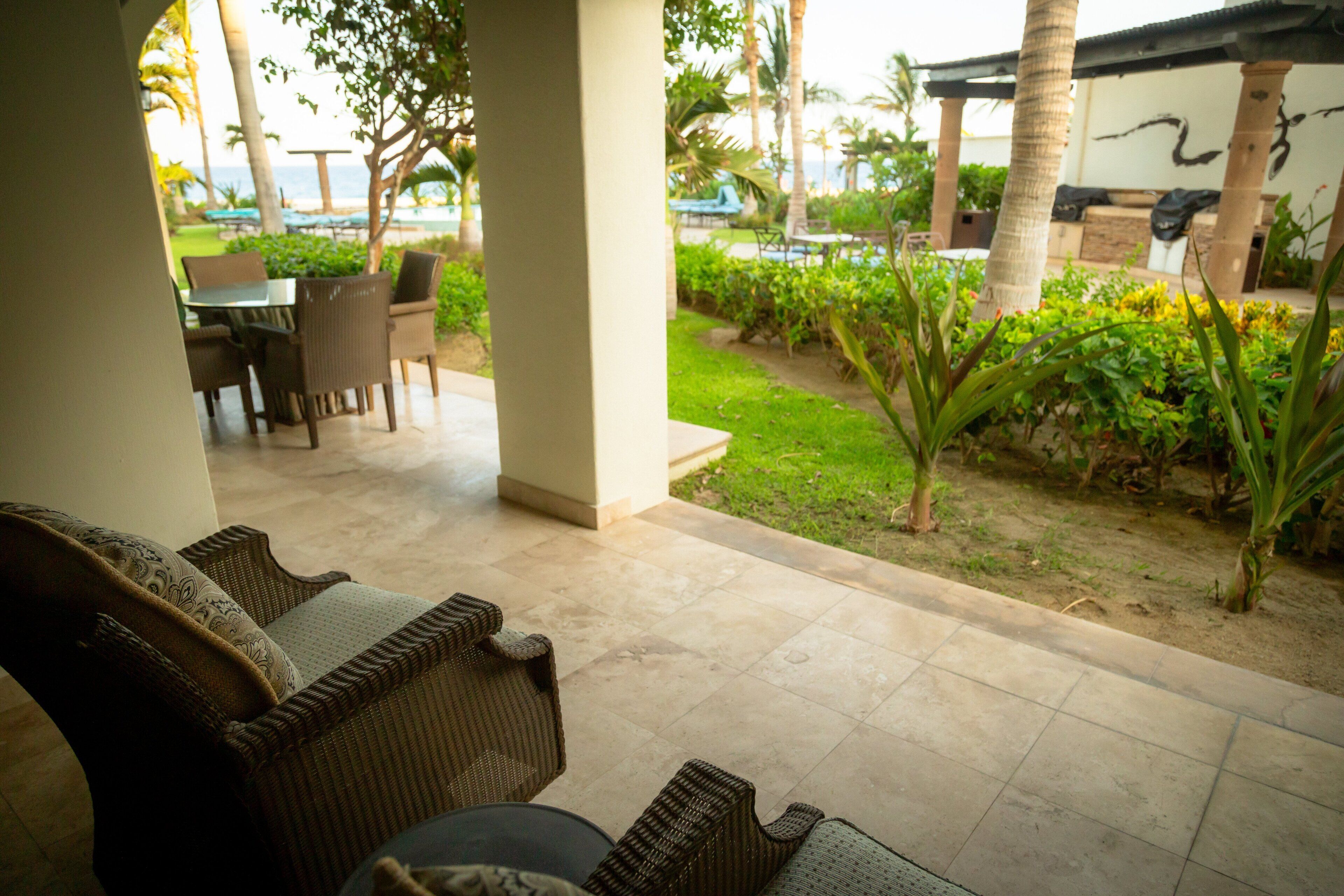 Apartamento, várias camas, varanda, vista para o oceano (Tortuga Bay TBB 2102) | Opções para refeição ao ar livre