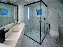 Quarto Duplo Deluxe | Casa de banho