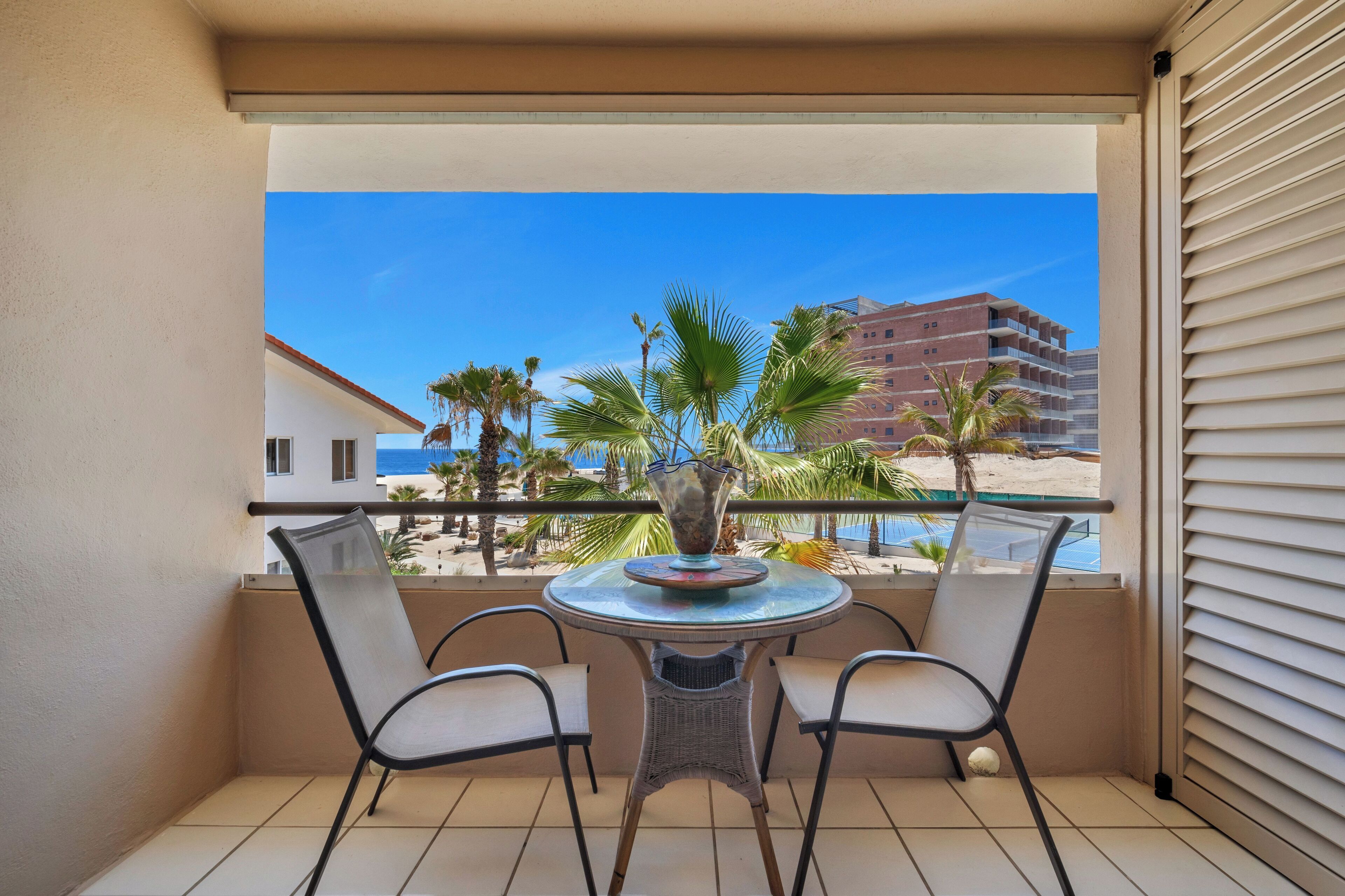 Apartamento, 1 cama Queen e sofá-cama, sacada, vista para o oceano (Viva Condominiums Viva 28) | Opções para refeição ao ar livre