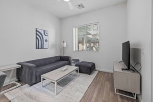 Apartamento standard, 1 quarto (Apartment) | Área de estar | Smart TV 50 polegadas com canais digitais