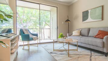 Apartamento Standard, 1 quarto (Apartment) | Secretária adequada para computadores portáteis, ferro/tábua de engomar