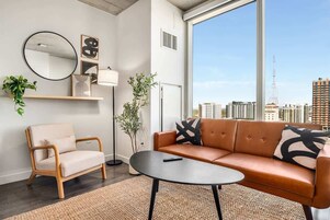 Apartamento standard (Apartment) | Área de estar | Smart TV 50 polegadas com canais digitais
