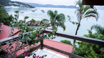 Apartamento clássico, sacada, vista para a praia | Wi-Fi de cortesia
