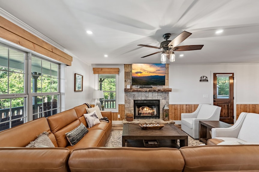 Aska Acres - Mountain View | Hot Tub | Game Room | Firepit - Blue Ridge, GA