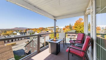 Apartamento superior, vista para a montanha | Terraço/pátio