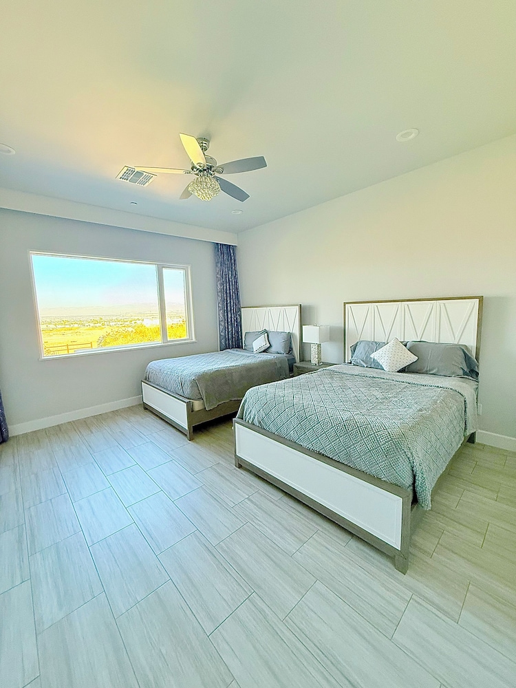 Sophisticated luxury Paradise-Resort,Spectacular Strip & Mountain View ...