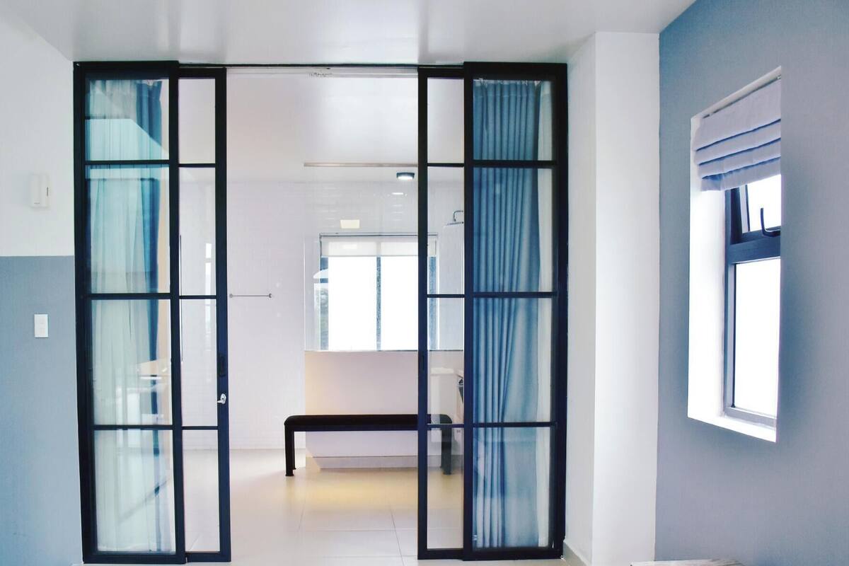 Quarto duplo, varanda, vista para o jardim | Escrivaninha, ferros/tábuas de passar roupa, Wi-Fi de cortesia