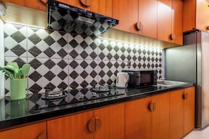 Villa Deluxe, 2 quartos, piscina privativa, vista para a piscina | Kitchenette privada | Uma cafeteira/bule, uma torradeira, uma panela elétrica de arroz