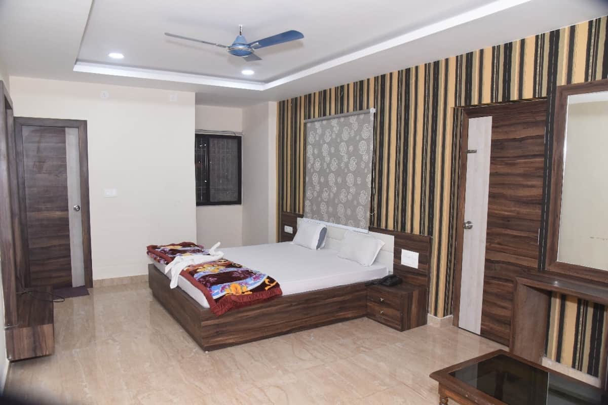 Quarto Duplo Deluxe, varanda | Wi-fi grátis, roupa de cama fornecida
