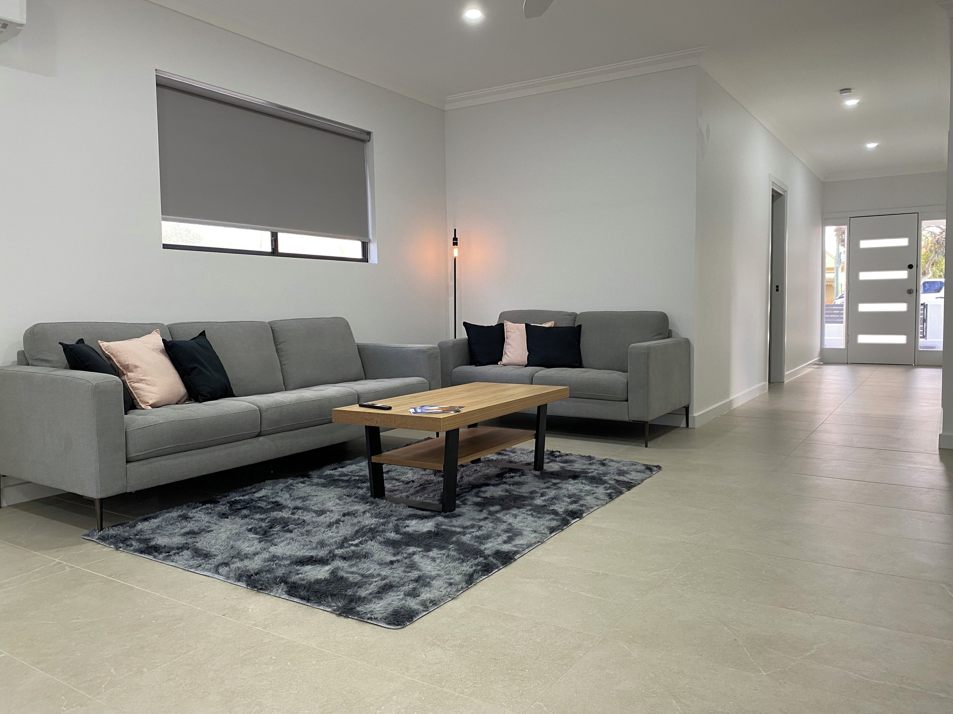 Lux Modern 4 Bedroom Home \N3 Minuts To All Sopping Centres - Broken Hill