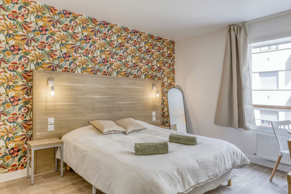 Estúdio superior | Escrivaninha, espaço de trabalho para notebook, Wi-Fi de cortesia