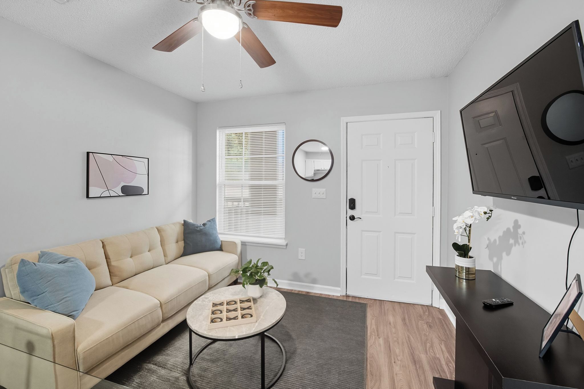 Chic Modern Suite With Style I Free Parking - Fayetteville, NC