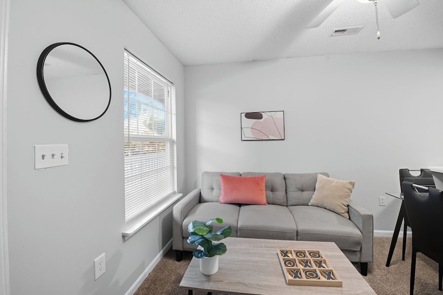 Cozy Contemporary Stay I Pool & Gym I Free Parking - Fayetteville, NC