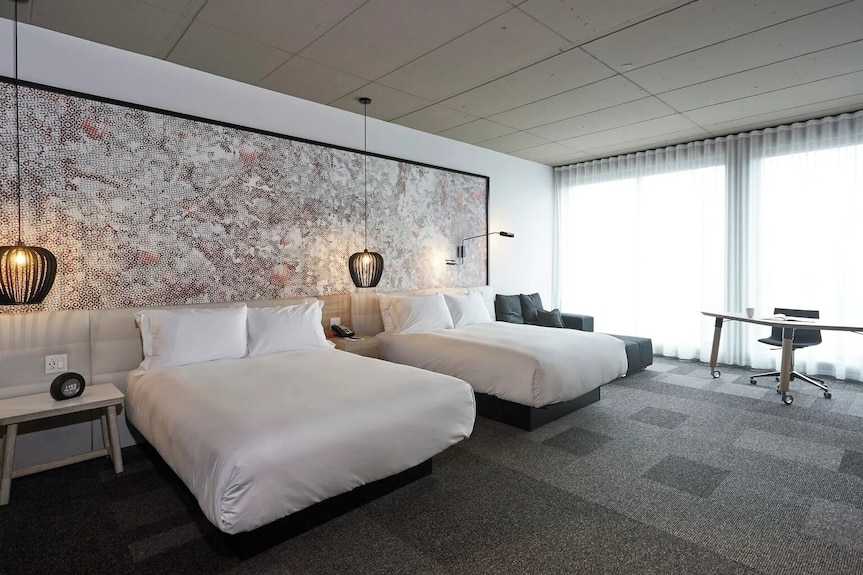 2 Comfortable Rooms W/ Work-ready Space + Family-friendly Layout In Brossard - Longueuil