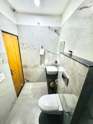 Quarto Duplo Deluxe, Vista para a cidade | Casa de banho