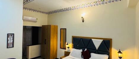 Quarto Duplo Superior, Vista para a cidade | Wi-fi grátis, roupa de cama fornecida