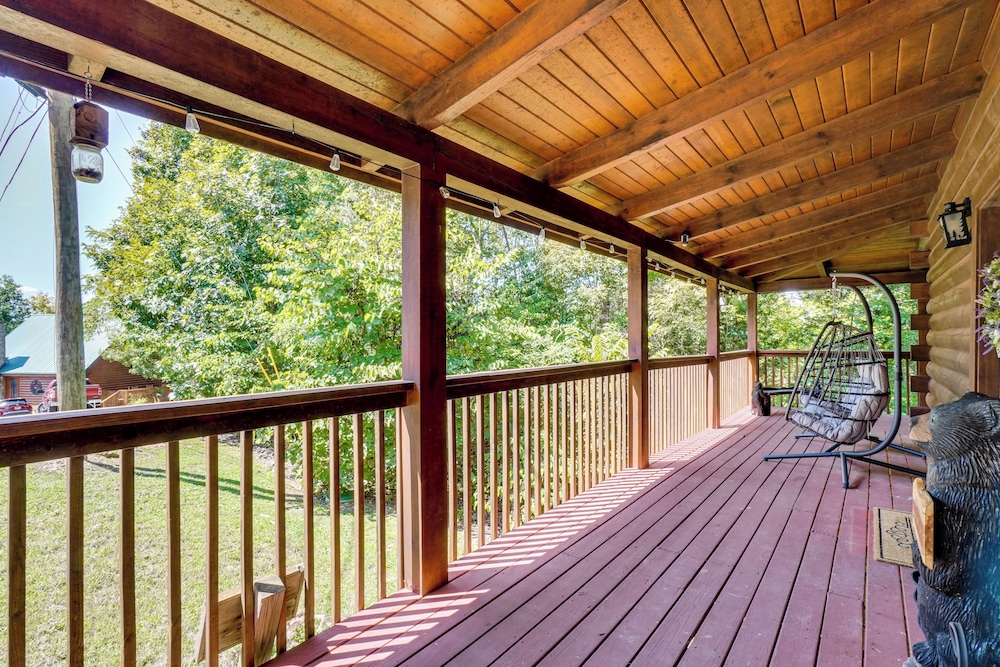 Walk To Douglas Lake: Cabin W/ Private Hot Tub! - Tennessee