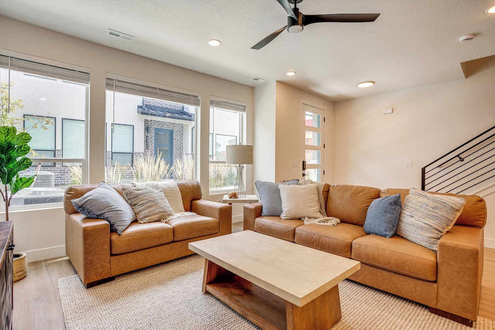 Hike & Ski: Townhome 8 Mi To Dtwn Ogden! - Antelope Island State Park, Syracuse