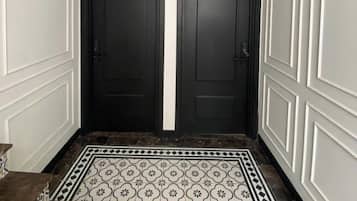 Escrivaninha, ferros/tábuas de passar roupa, Wi-Fi de cortesia